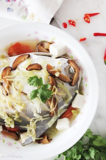 Quick and Easy Teochew Steamed Pomfret | Foodelicacy