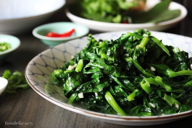 Stir-fried Pea Shoots with Garlic (Dòu Miáo 豆苗) | Foodelicacy