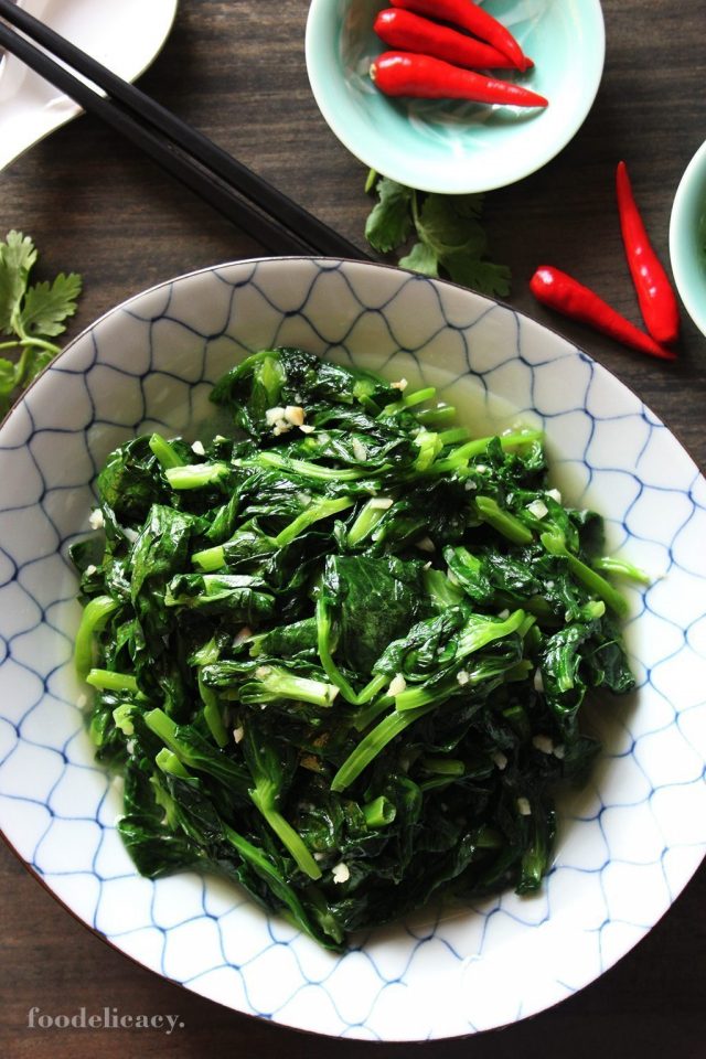 Stir-fried Pea Shoots with Garlic (Dòu Miáo 豆苗) | Foodelicacy