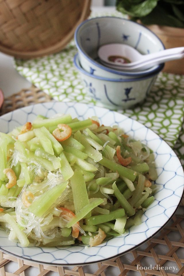 Stir-fried Hairy Gourd with Mung Bean Vermicelli - Foodelicacy