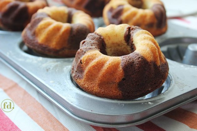Marble Mini Bundt Cakes | Foodelicacy