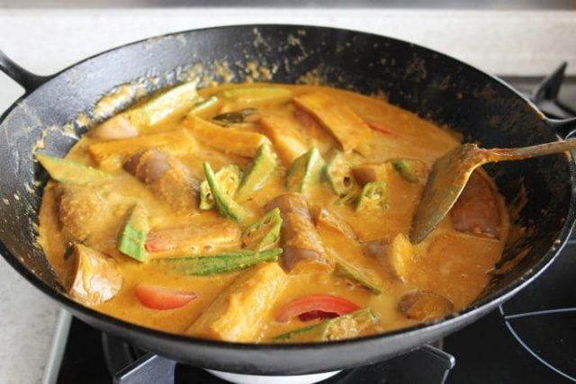 Fish Head Curry - Easy, Delicious, Make-from-Scratch Recipe! | Foodelicacy