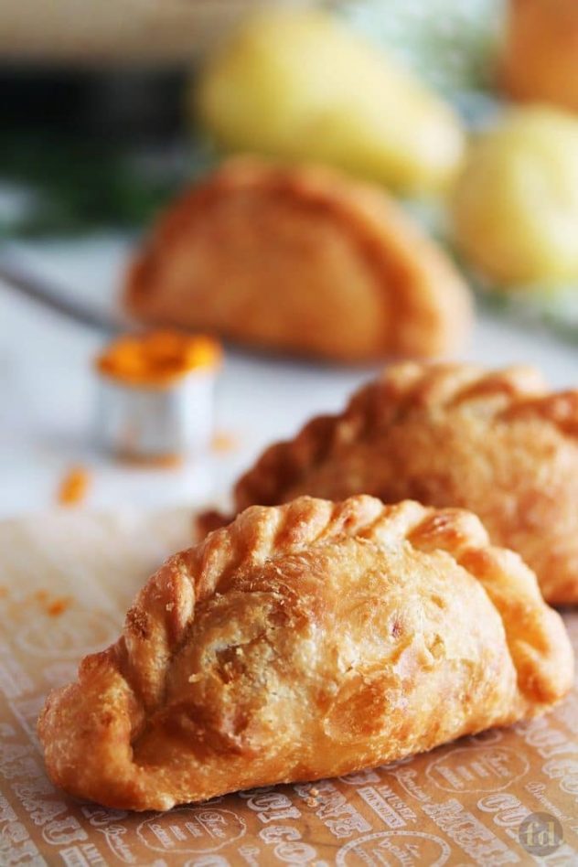 Deep-fried Chicken Curry Puffs - Foodelicacy