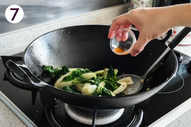 Easy Chinese Stir-fried Nai Bai with Garlic | Foodelicacy