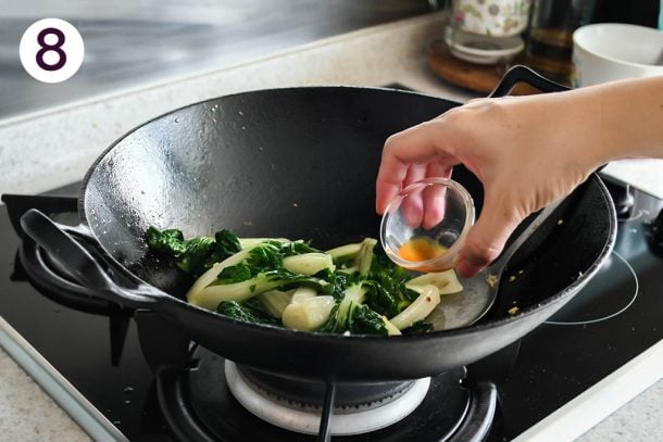 Easy Chinese Stir-fried Nai Bai with Garlic | Foodelicacy