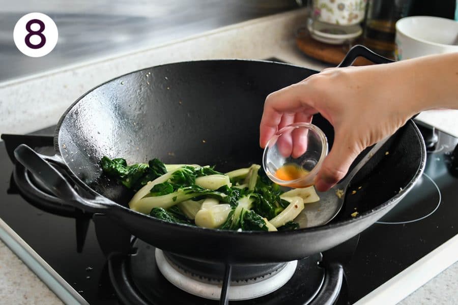 Easy Chinese Stir-fried Nai Bai with Garlic | Foodelicacy
