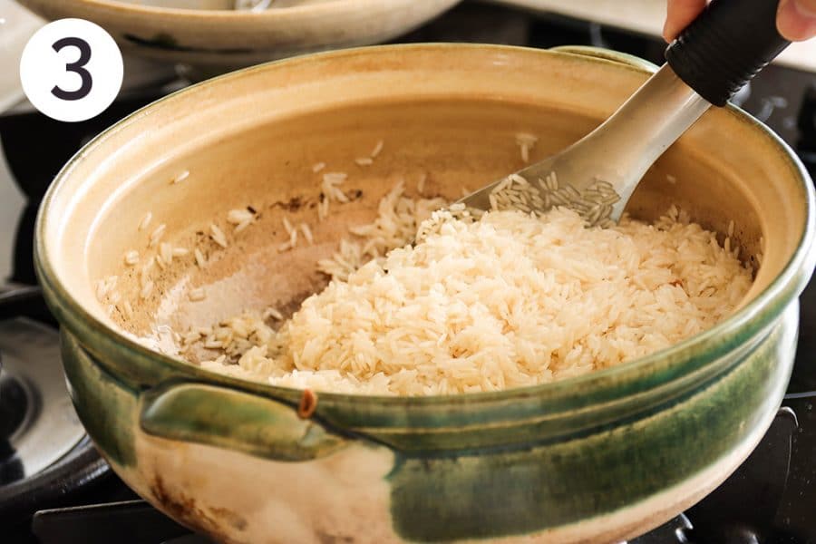 Claypot Chicken Rice {Hawker-Style} | Foodelicacy