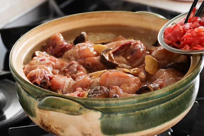 Claypot Chicken Rice {Hawker-Style} | Foodelicacy