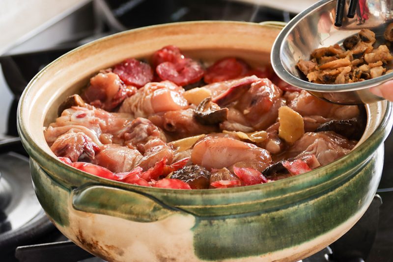 Claypot Chicken Rice {Hawker-Style} | Foodelicacy