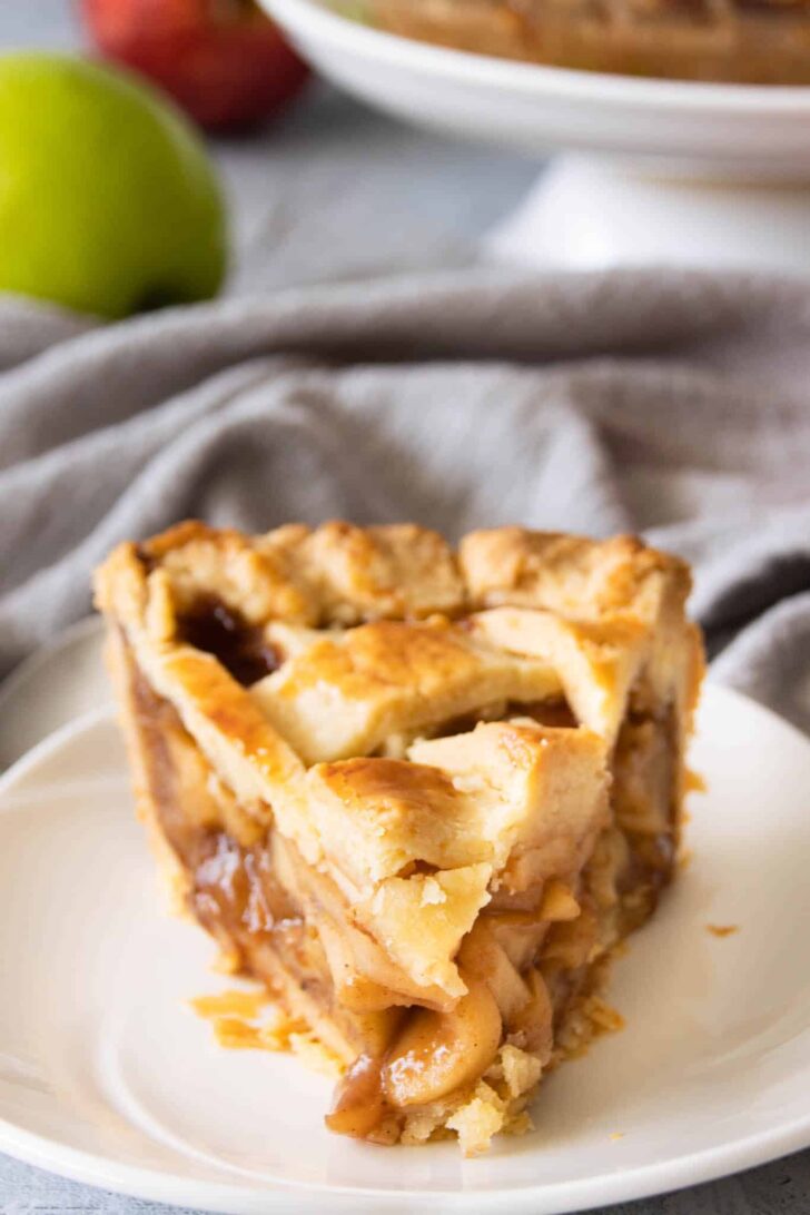 Easy Homemade Apple Pie {with Butter Pie Crust} | Foodelicacy