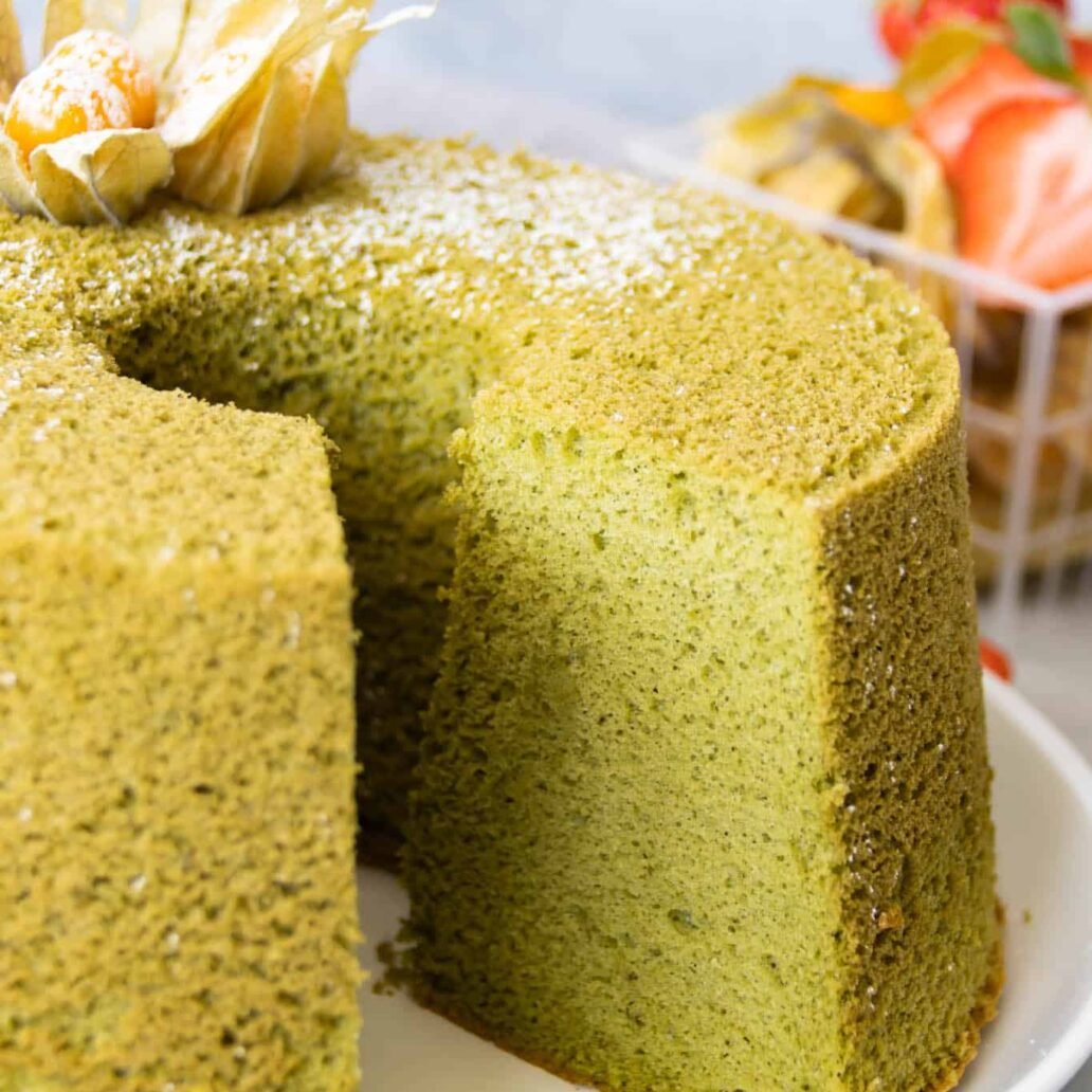 Matcha Chiffon Cake (抹茶シフォンケーキ) | Foodelicacy