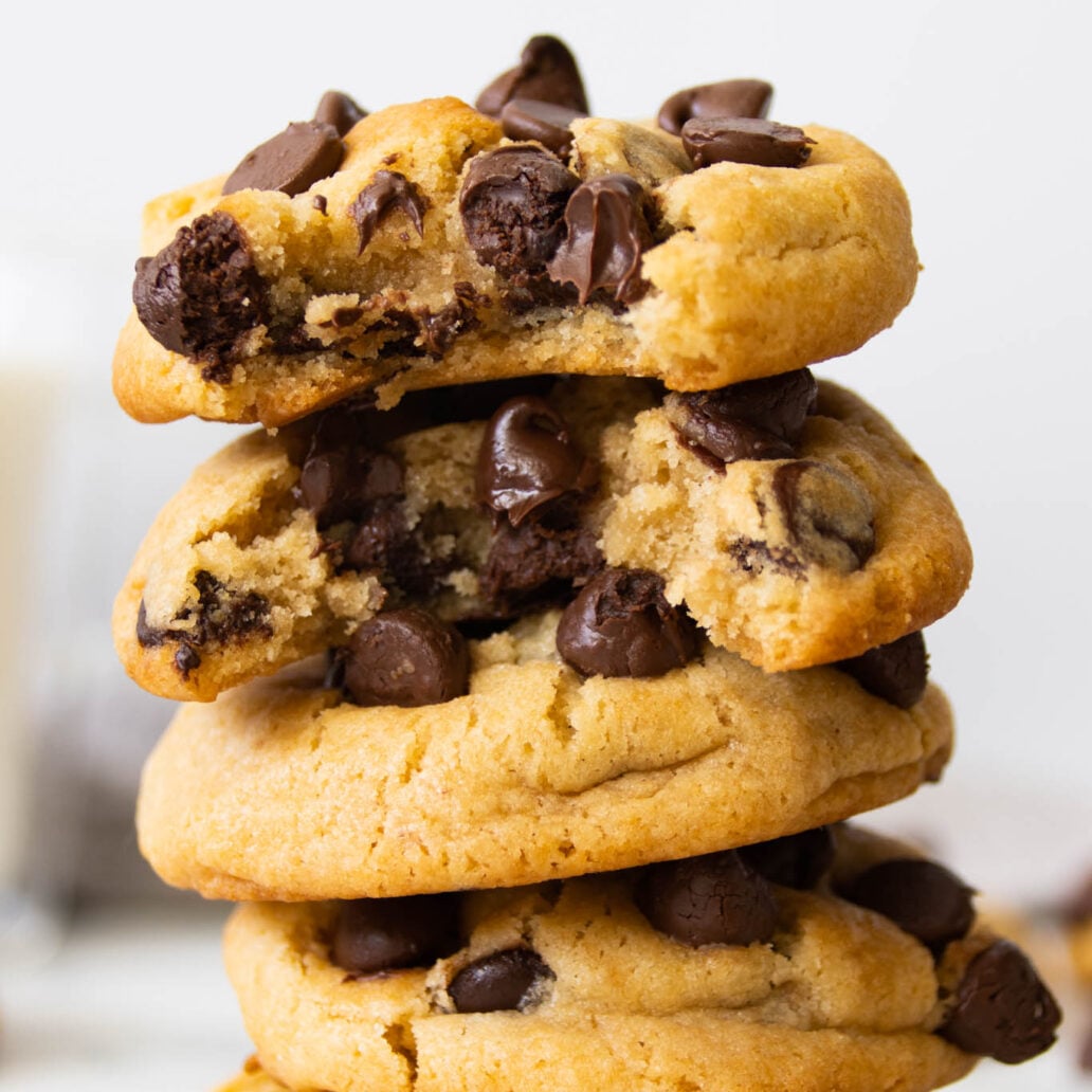 Soft And Chewy Chocolate Chip Cookies Foodelicacy