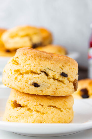 The Best Scones {Buttery, Flaky and Crumbly} | Foodelicacy