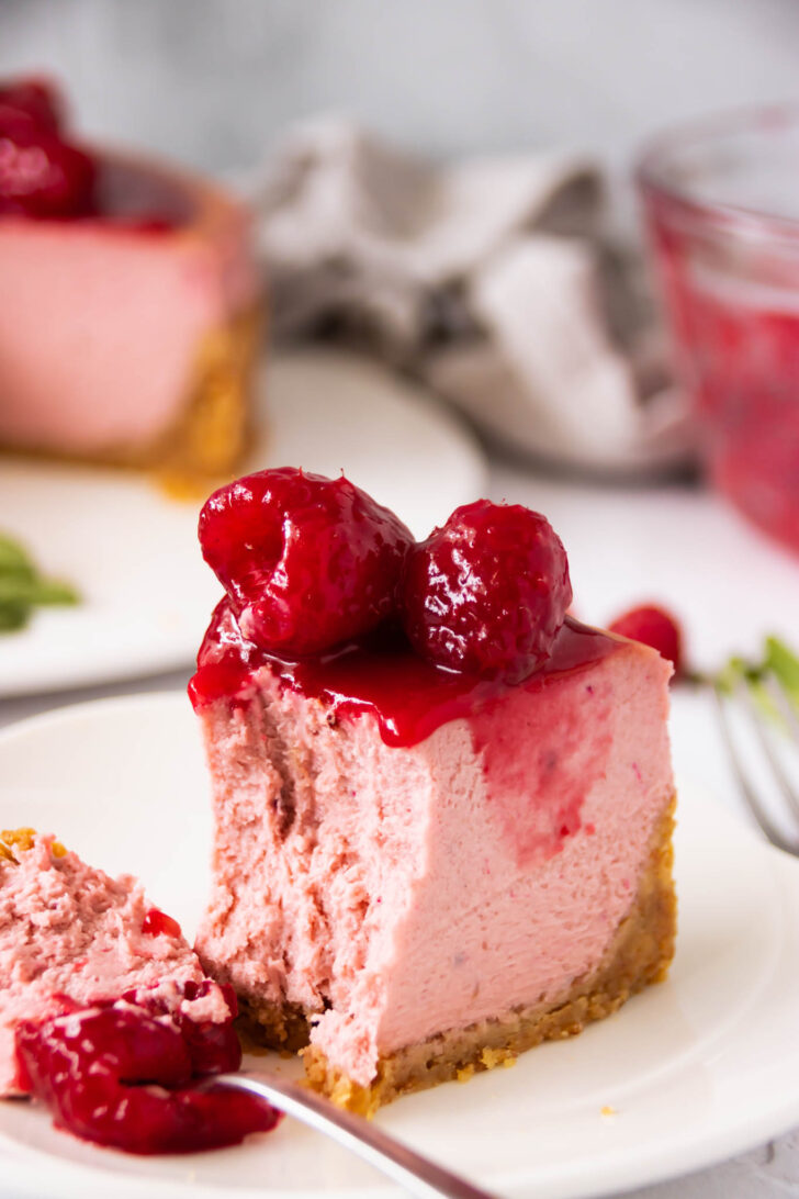 The Best Raspberry Cheesecake | Foodelicacy