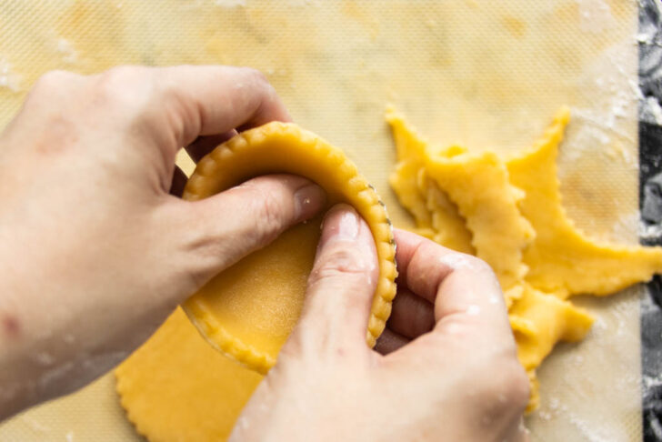 Hong Kong Egg Tarts {A Complete Guide} | Foodelicacy